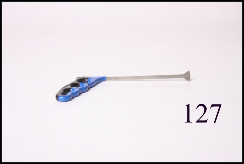 #127- 6" Long Whale Tail with 3/4" Spade